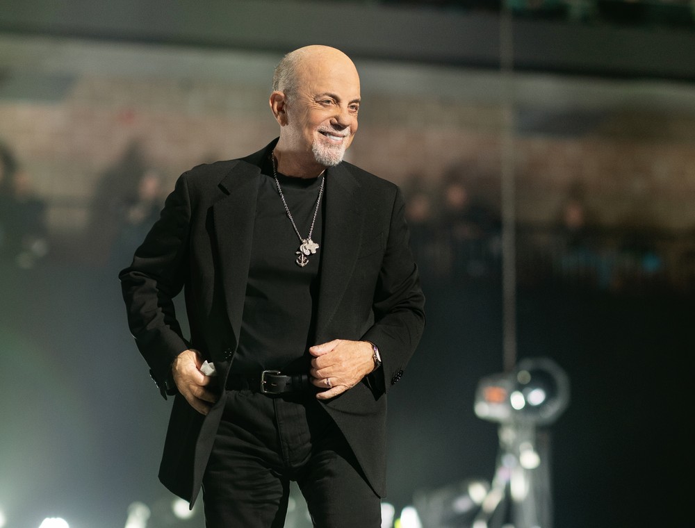 Billy Joel adia shows de turnê após sofrer queda no palco: 'Cirurgia e ...