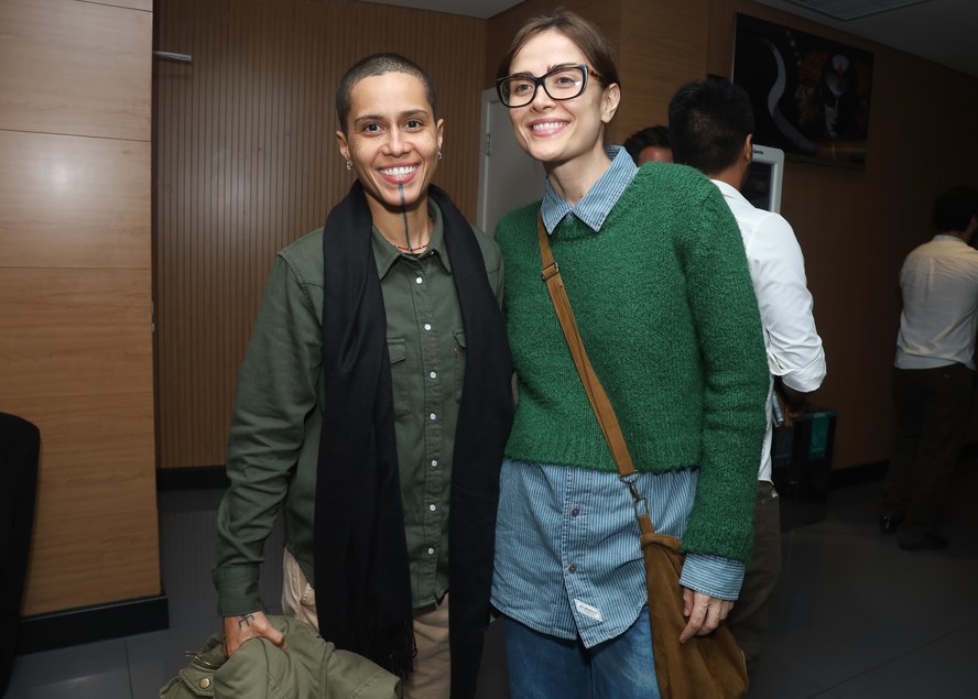 Maria Casadevall e namorada prestigiam reestreia de musical sobre a ...