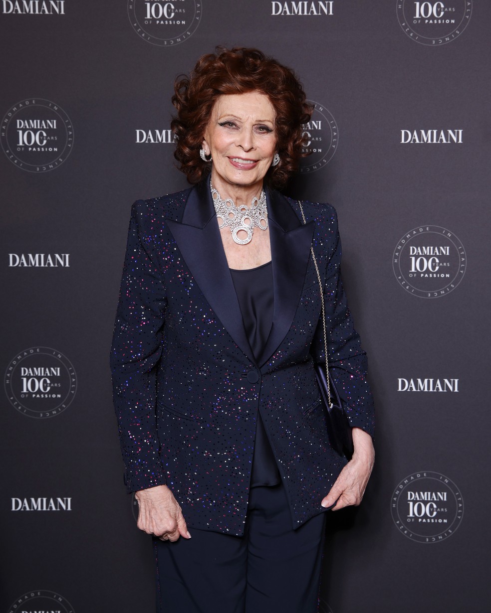 Musa do cinema, Sophia Loren dá show de elegância em sua festa de 90 anos; assista