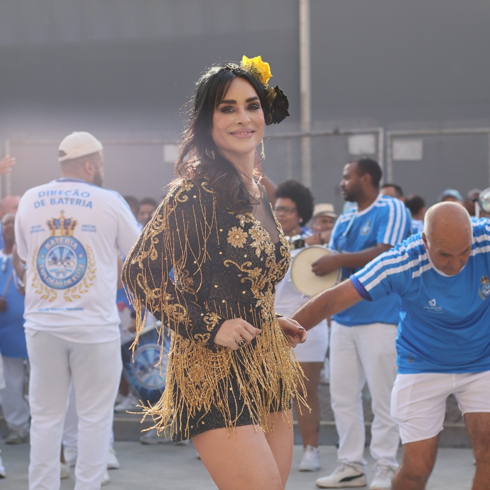 Luciana Picorelli participa de desfile no Rio após rebater título de ...