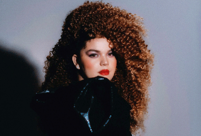 Laura Simões, filha de Fabiana Karla, celebra nova etapa artística na ...