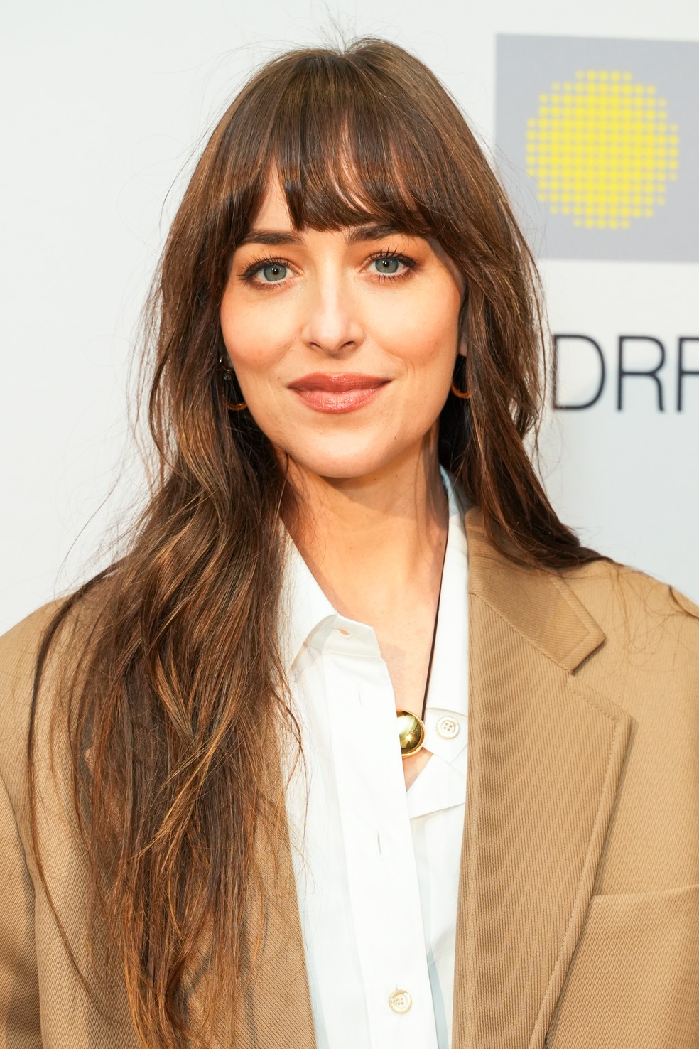 Dakota Johnson fala sobre luta contra depressão e apoio de Chris Martin