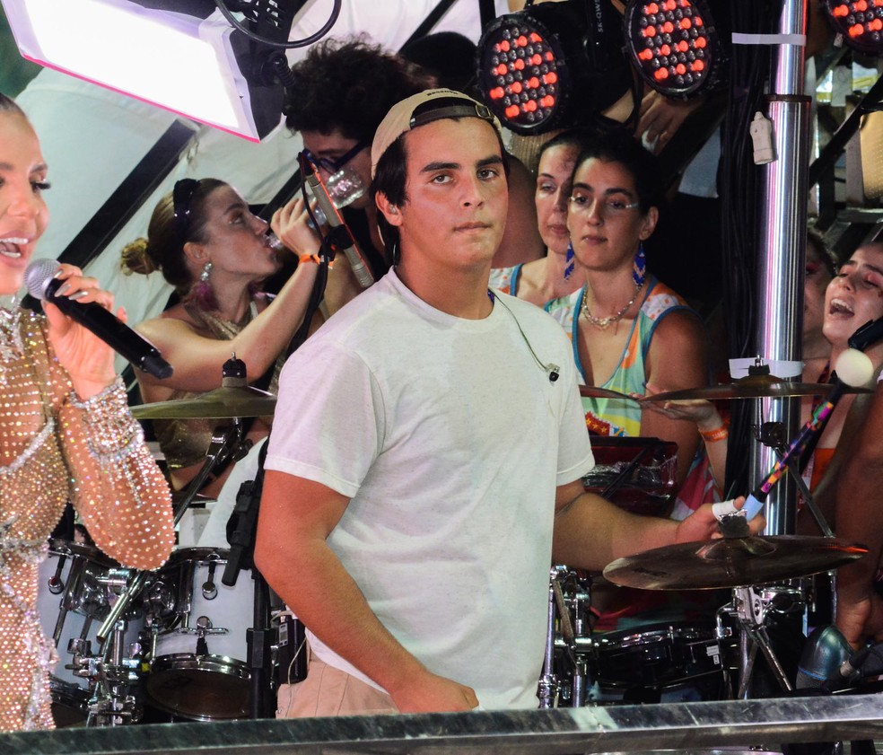 Marcelo, filho de Ivete Sangalo, exibe talento ao lado da mãe em Salvador