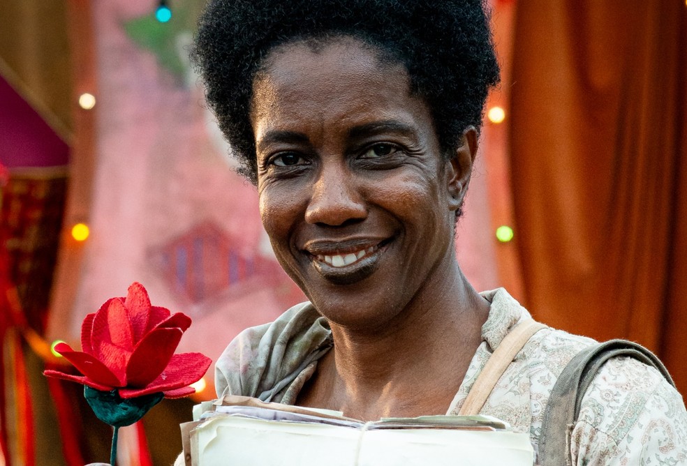 Maria Gal celebra protagonismo aos 40+ em filme sobre Carolina Maria de ...