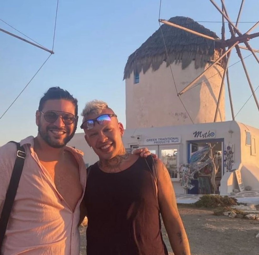 Namorado de Gloria Groove abre álbum de viagem romântica à Grécia: 'Ah, o verão'