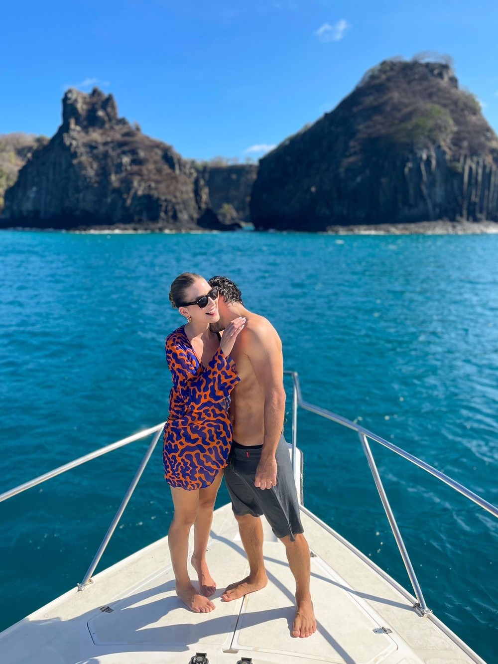 Daniel Rangel e Hanna Romanazzi curtem Noronha no maior romance; vídeos