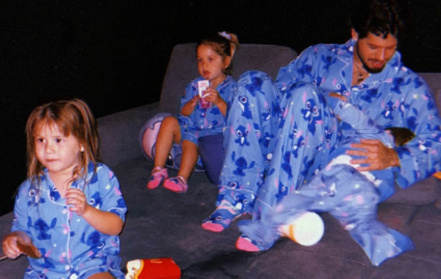 Zé Felipe curte noite do pijama ao lado dos filhos; fotos