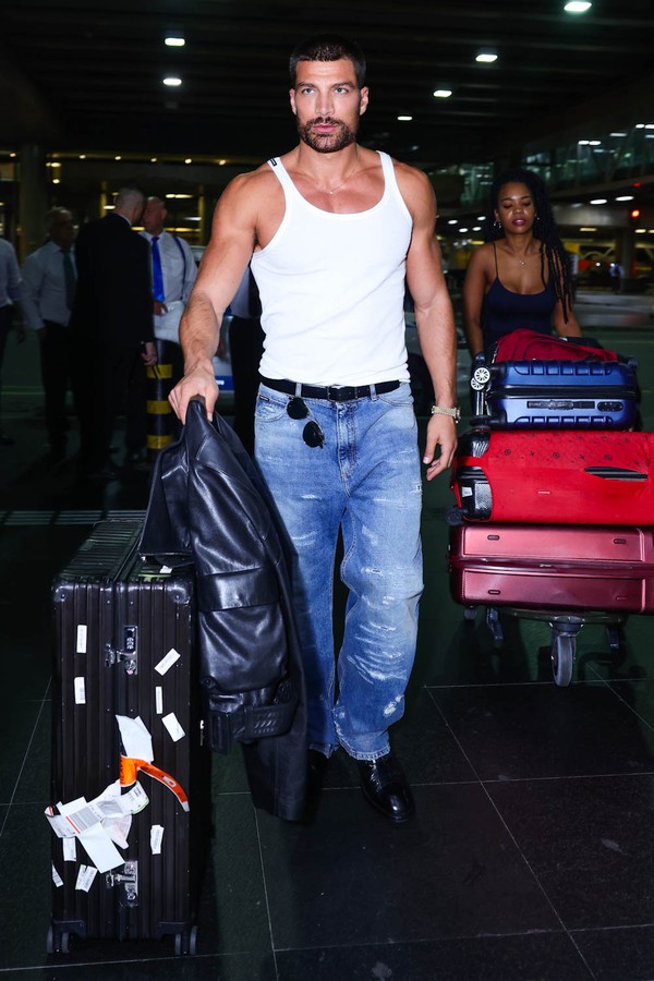 Ex de Anitta, galã italiano Simone Susinna volta ao Brasil com o irmão ...