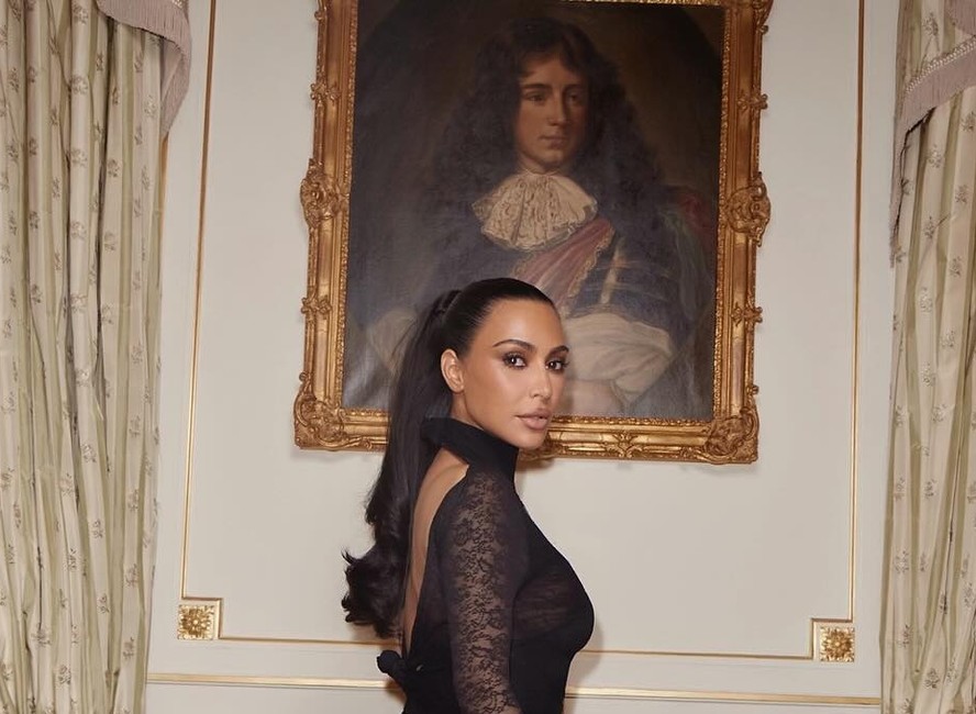 Kim Kardashian diz que pode governar um país após assistir a 'The Crown'