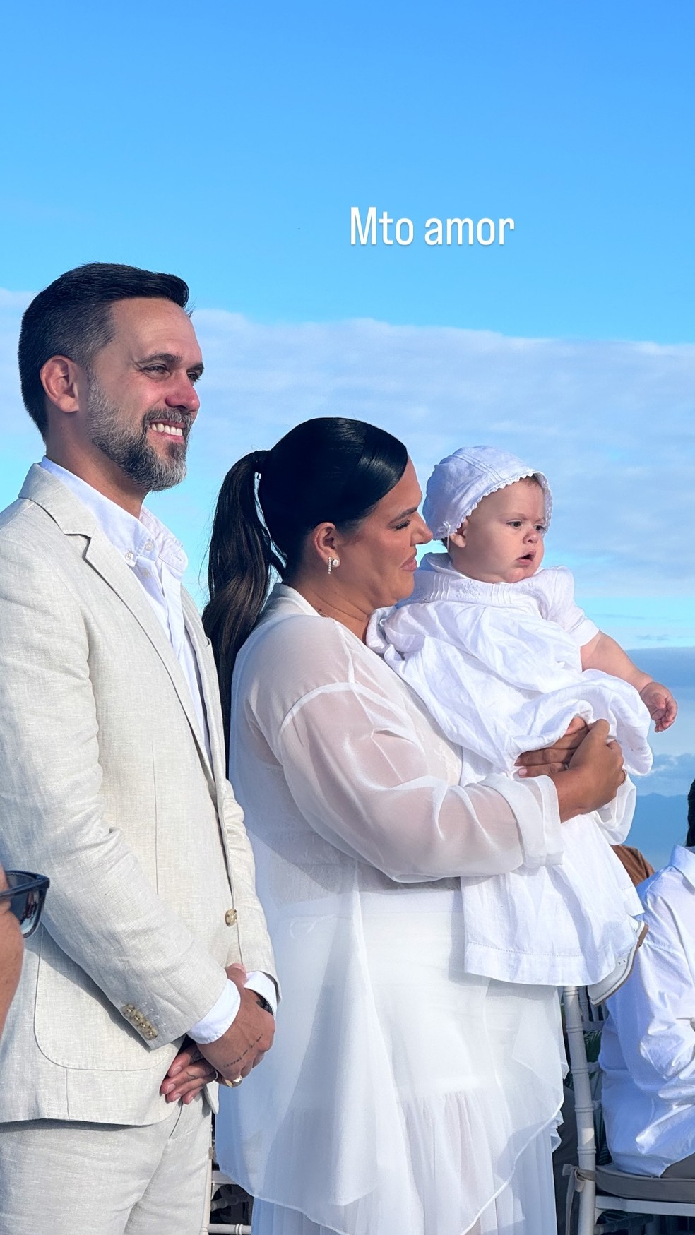 Filho de Carol Sampaio é batizado no Cristo Redentor com a presença de ...