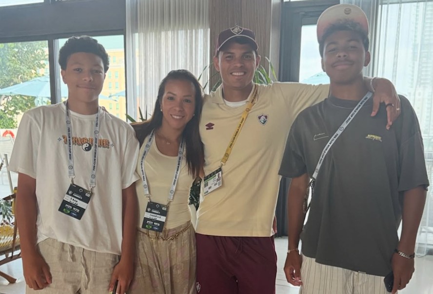 Nos EUA, Thiago Silva reencontra os filhos e altura de meninos ...