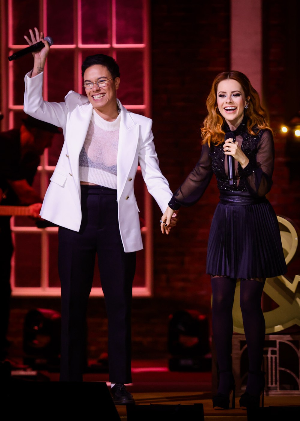 Sandy troca beijos com o marido, e recebe Wanessa e mais famosos em ...