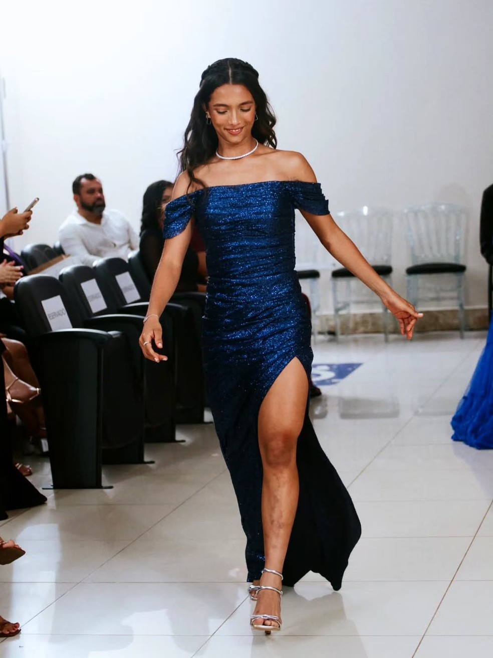 Skatista olímpica Rayssa Leal se forma no ensino médio e abre o álbum de fotos da formatura