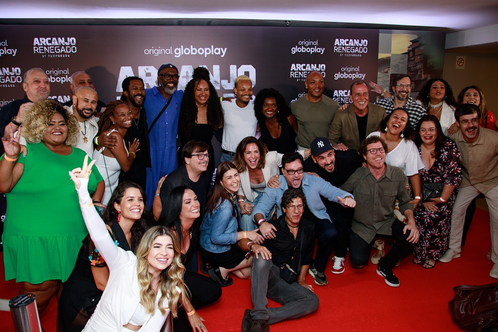 Marcello Melo Jr., Erika Januza e elenco lançam terceira temporada de ...