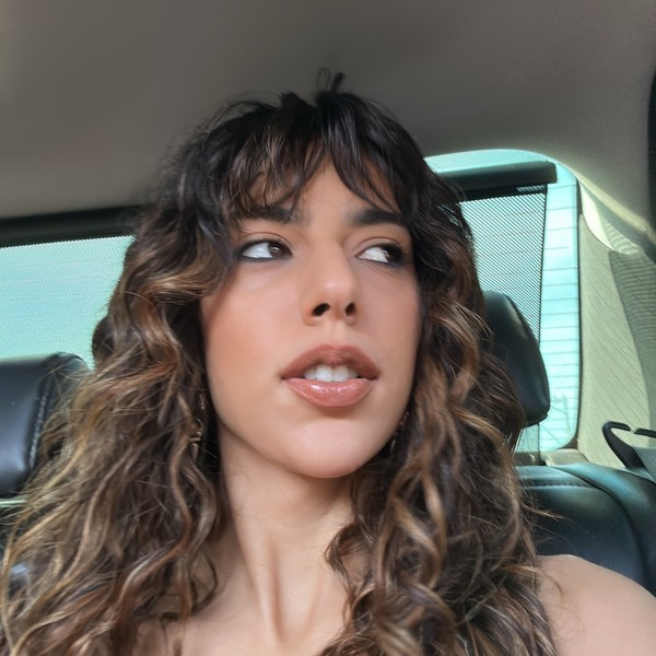 Marina Sena faz temperatura subir com dancinha sensual: 'Tem o molho'