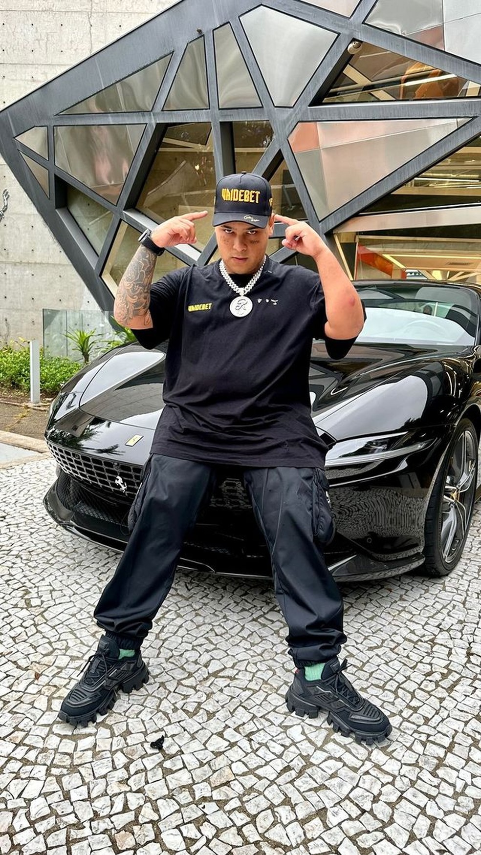 MC Ryan SP compra Ferrari de R$ 5 milhões; artista coleciona carros de luxo