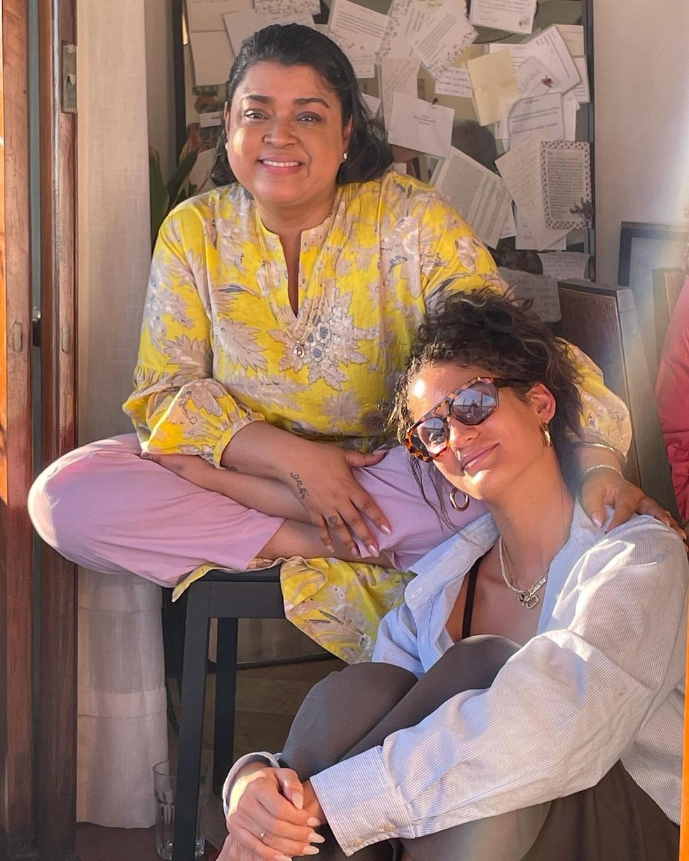 Laura Fernandez, mãe da neta de Preta Gil, estreia como atriz em 'Elas ...