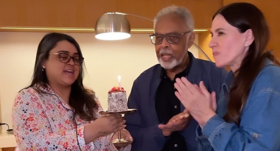 De pijama, Preta comemora os 81 anos do pai, Gilberto Gil: 'Meu rei'