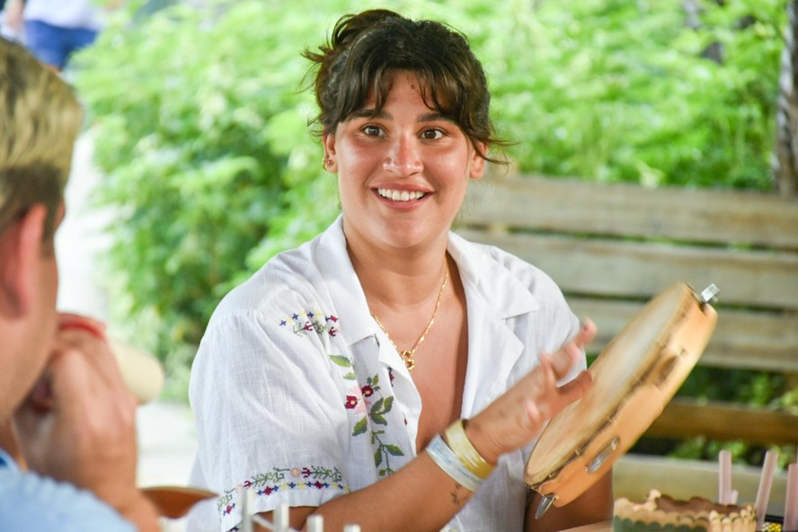 Giulia Costa diz que avós a ensinaram sobre prática sexual e a levaram a show de pompoarismo