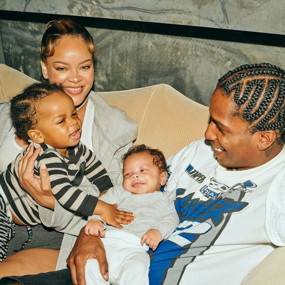 Rihanna atualiza álbum de família ao lado de A$AP Rocky e dos filhos