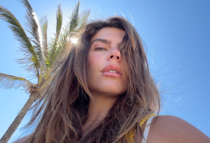 De biquíni, Mariana Goldfarb exibe de pertinho tatuagem na costela em ...