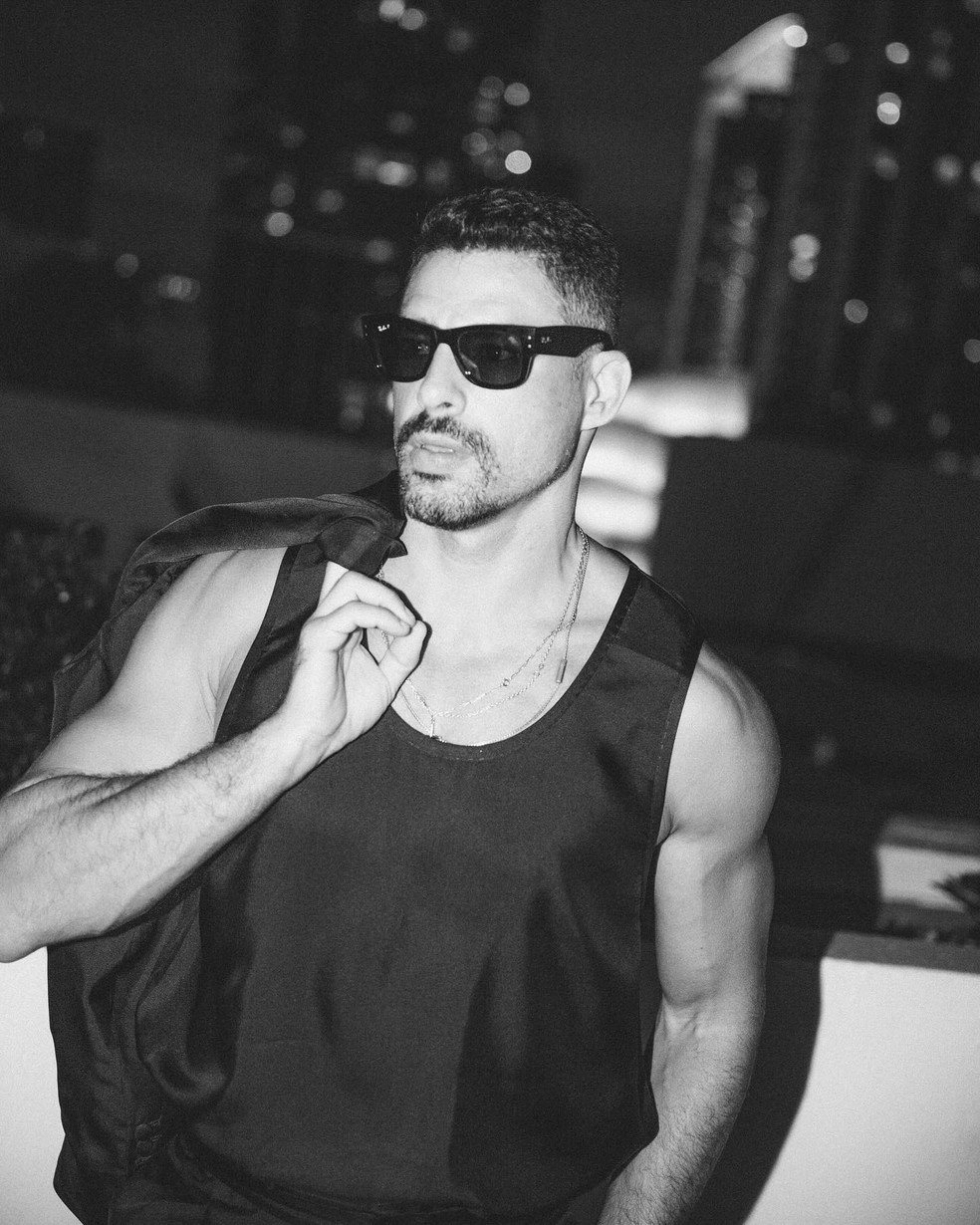 Cauã Reymond faz cliques em Miami e ganha elogios dos fãs: 'A beleza do ...