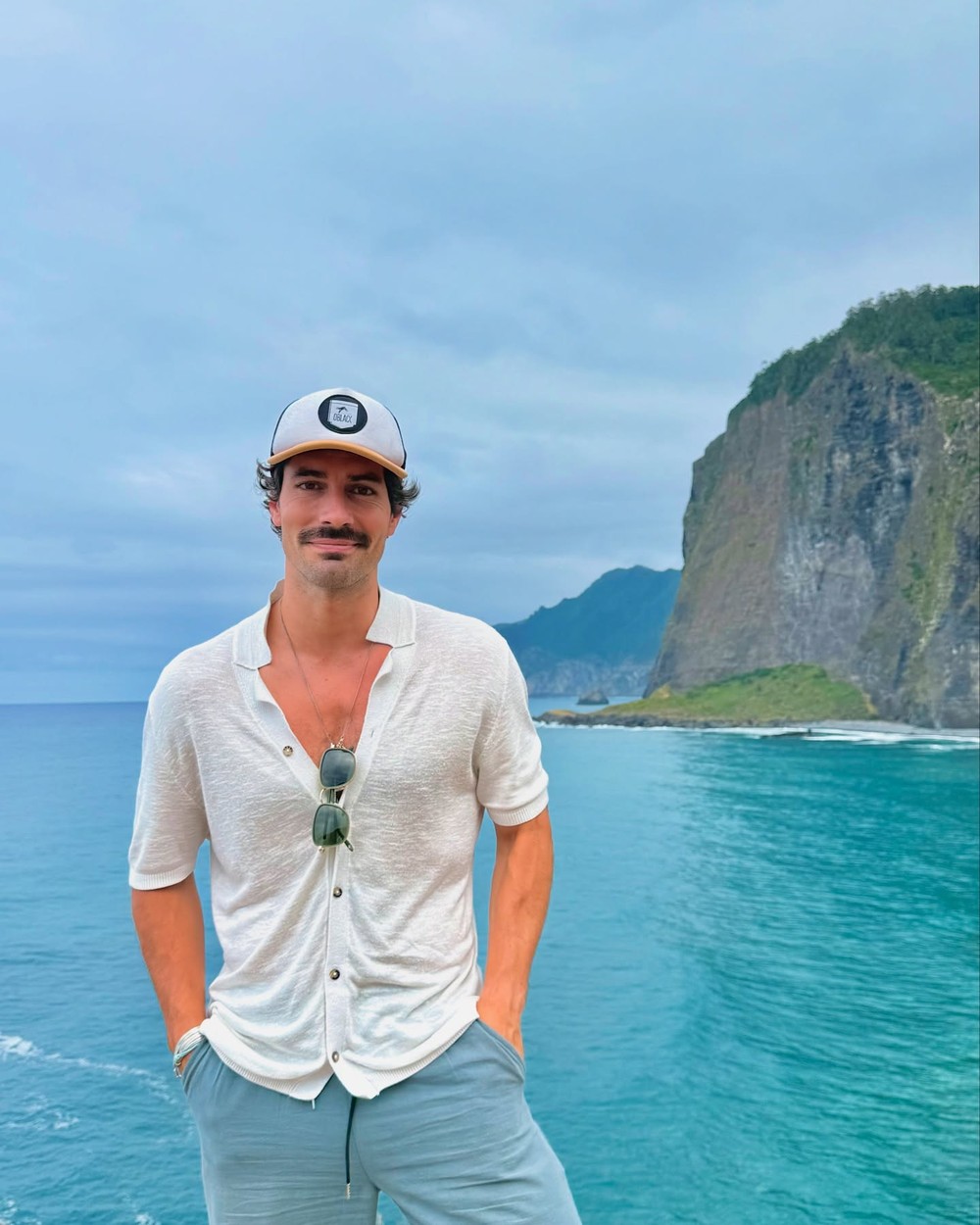 Influenciador surpreende ao anunciar que quer se tornar padre; assista