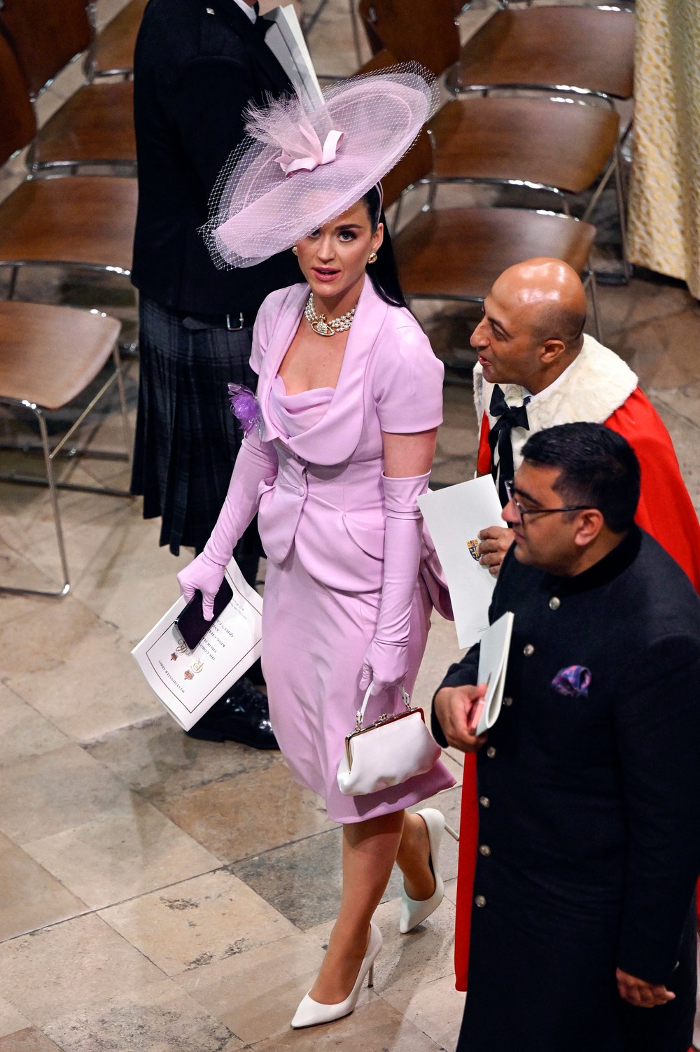 Rica Benozzati comenta os looks do rainha Camilla e Kate Middleton na ...