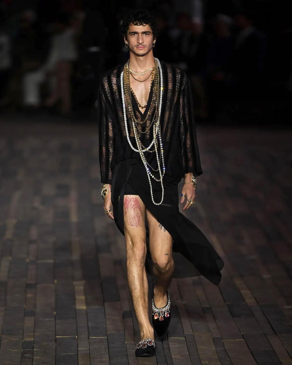 Saiba quem é Jullio Reis, noivo de Manu Gavassi