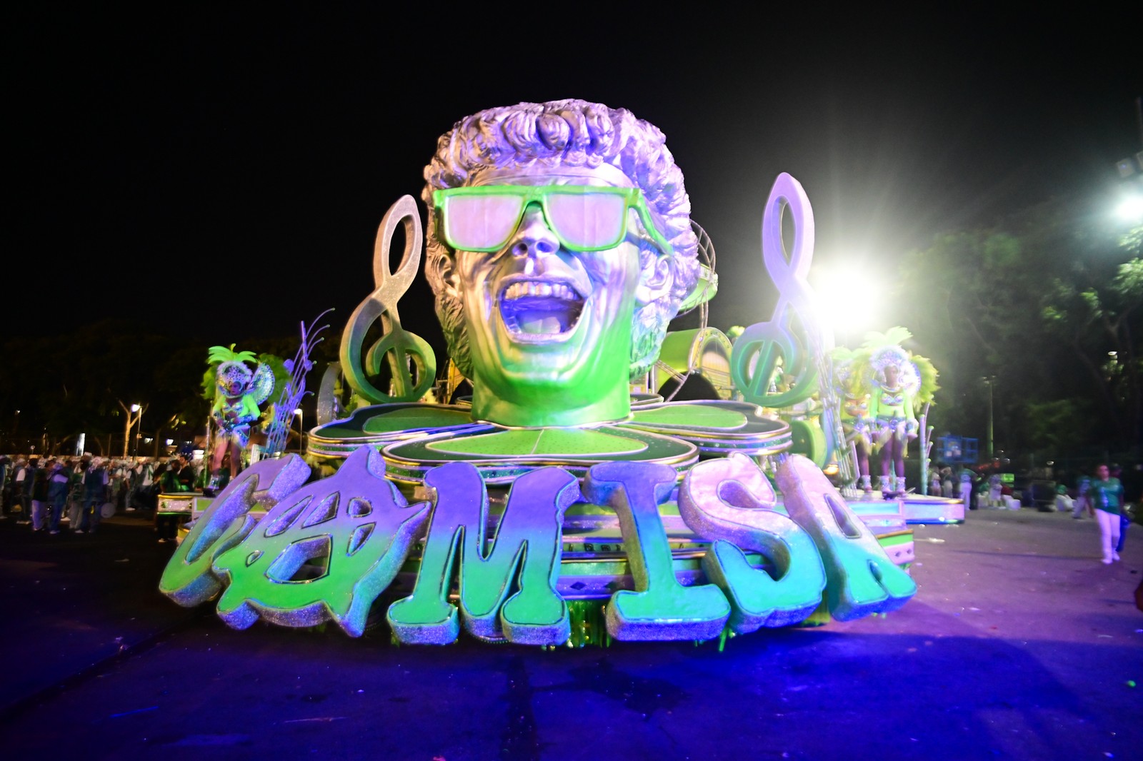 Madu Fraga é Exu em desfile da Vai-Vai: 'Tem que ter responsabilidade'