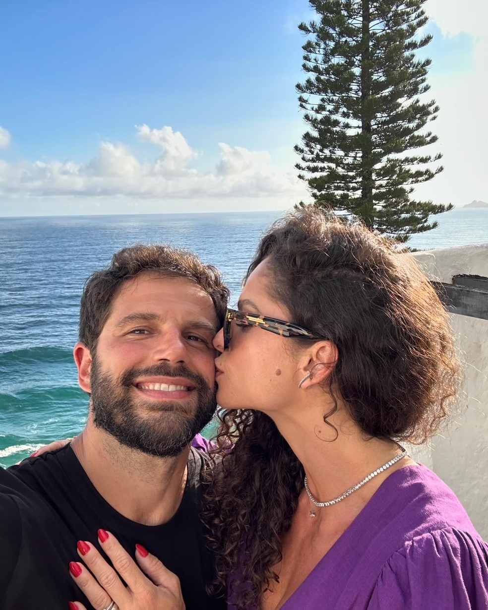 Duda Nagle abre álbum de fotos com Michele Balsamão e assume namoro