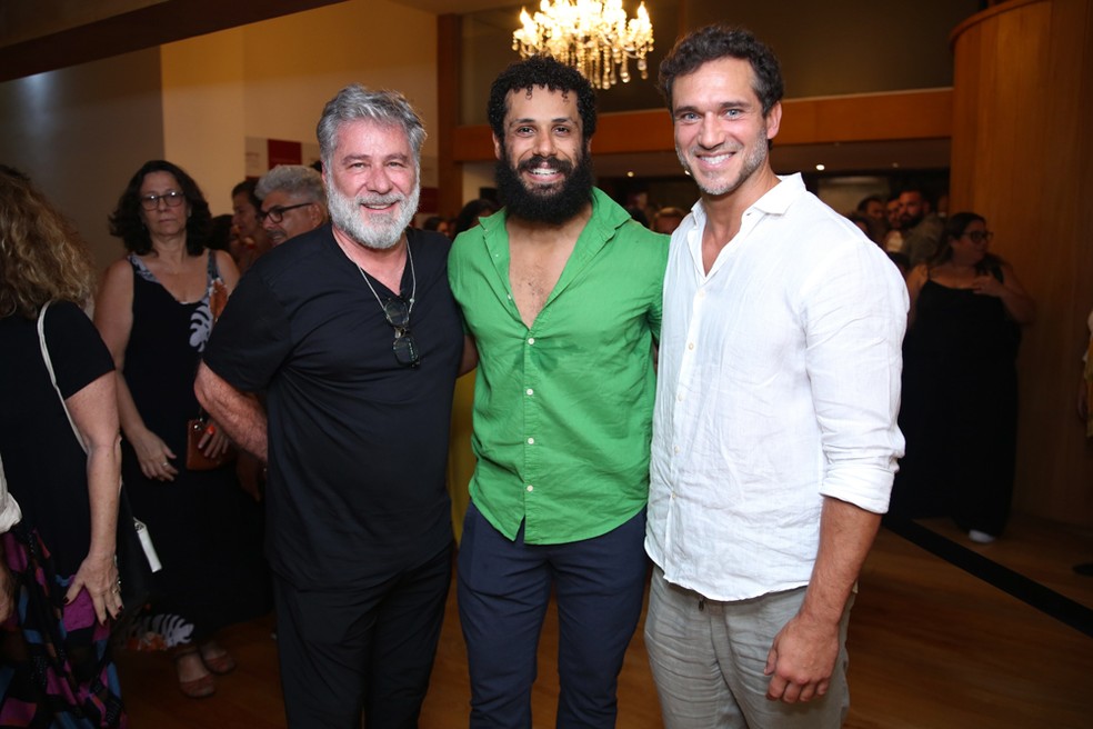 Rivais em 'Terra e Paixão', Gloria Pires e Barbara Reis se abraçam em ...