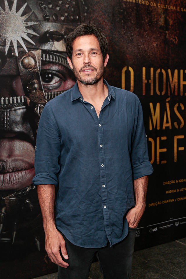 Famosos prestigiam estreia vip de musical 'Iron - O Homem da Máscara de ...