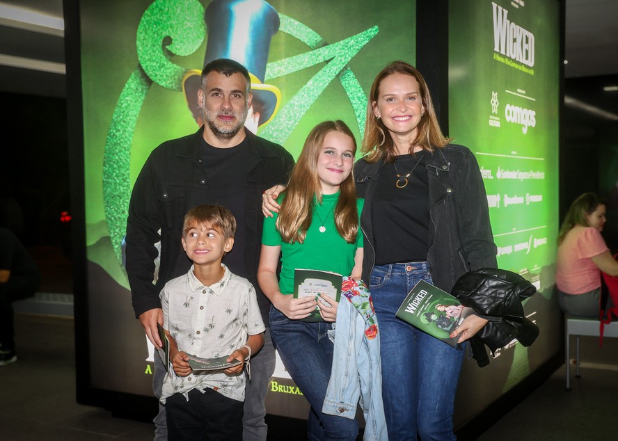 Fernanda Rodrigues e filha de 13 anos chamam atenção por semelhança