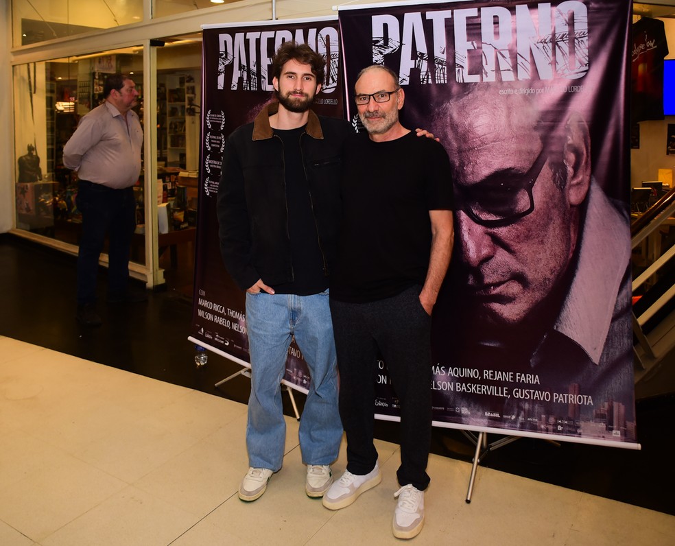 Marco Ricca posa com Felipe Ricca, seu filho com Adriana Esteves, em ...