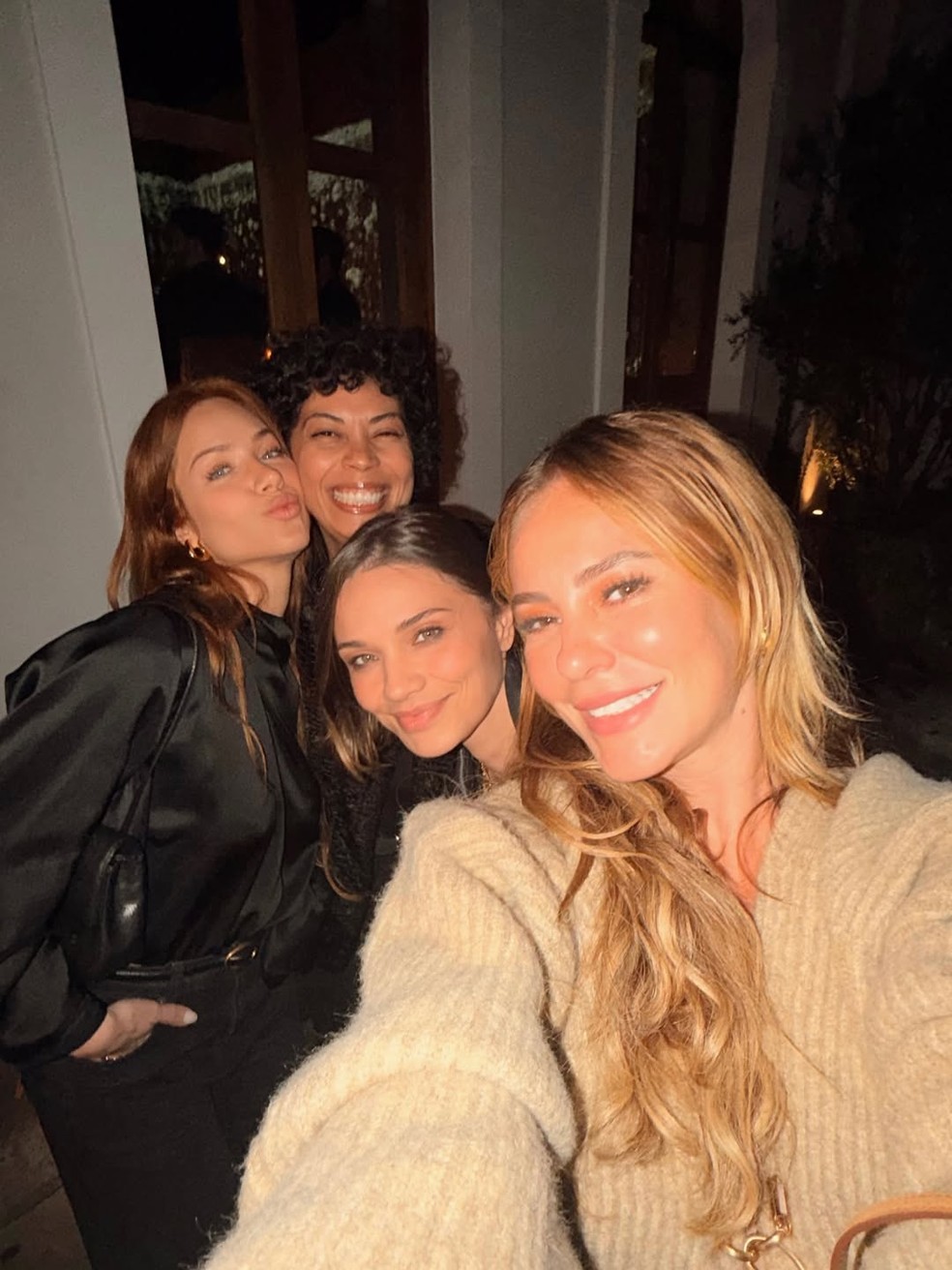 Paolla Oliveira abre álbum de fotos e detalhe chama atenção da web: 'Se ...