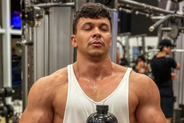 Júlio Cocielo choca internautas com músculos definidos; veja a evolução