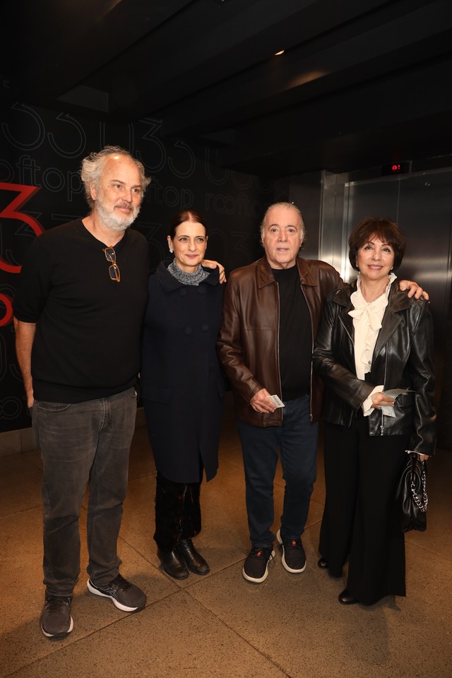 Rodrigo Simas reúne mãe, Tony Ramos, Denise Fraga e mais famosos em ...