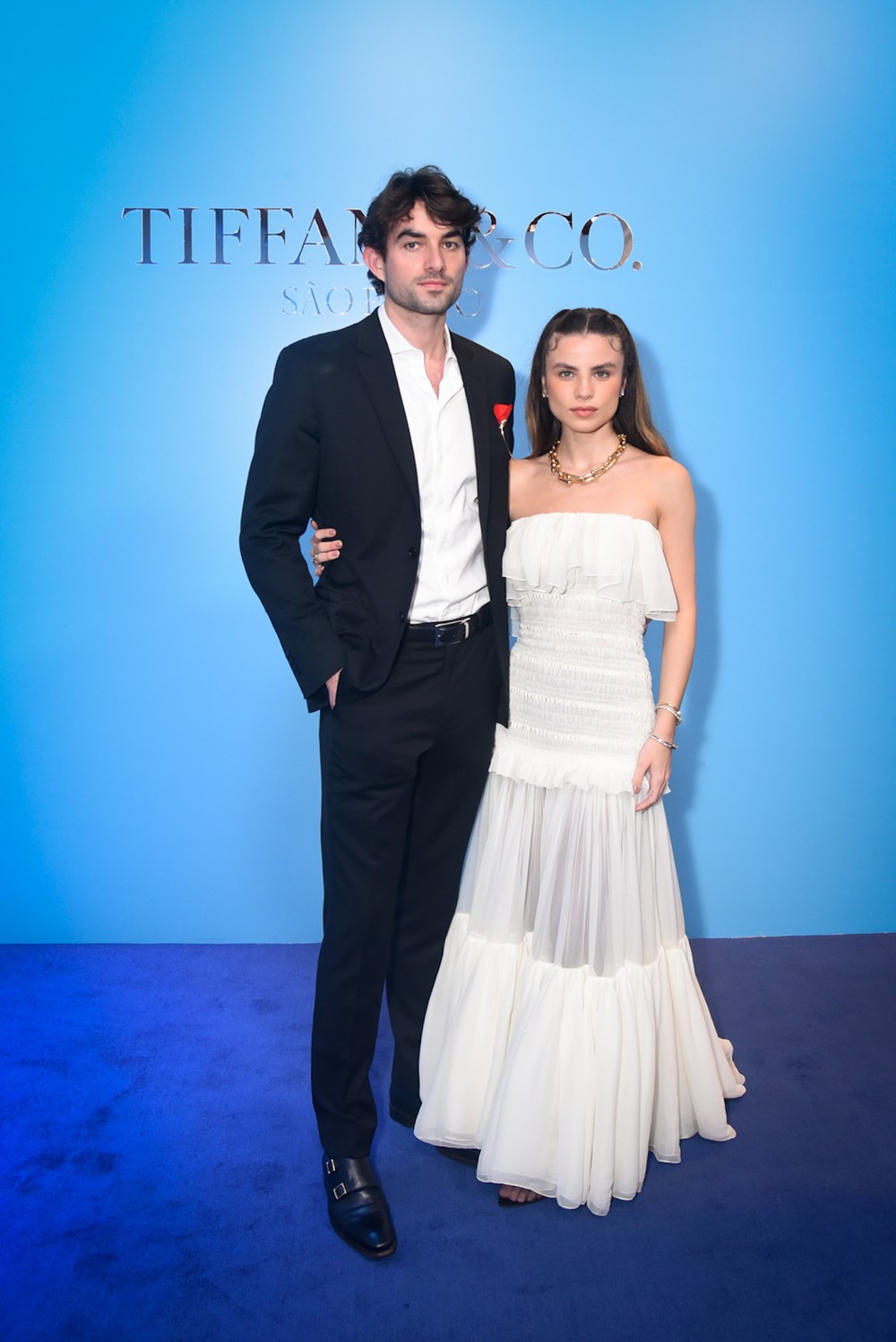 Adriana Lima e mais famosos prestigiam abertura de joalheria, em São Paulo