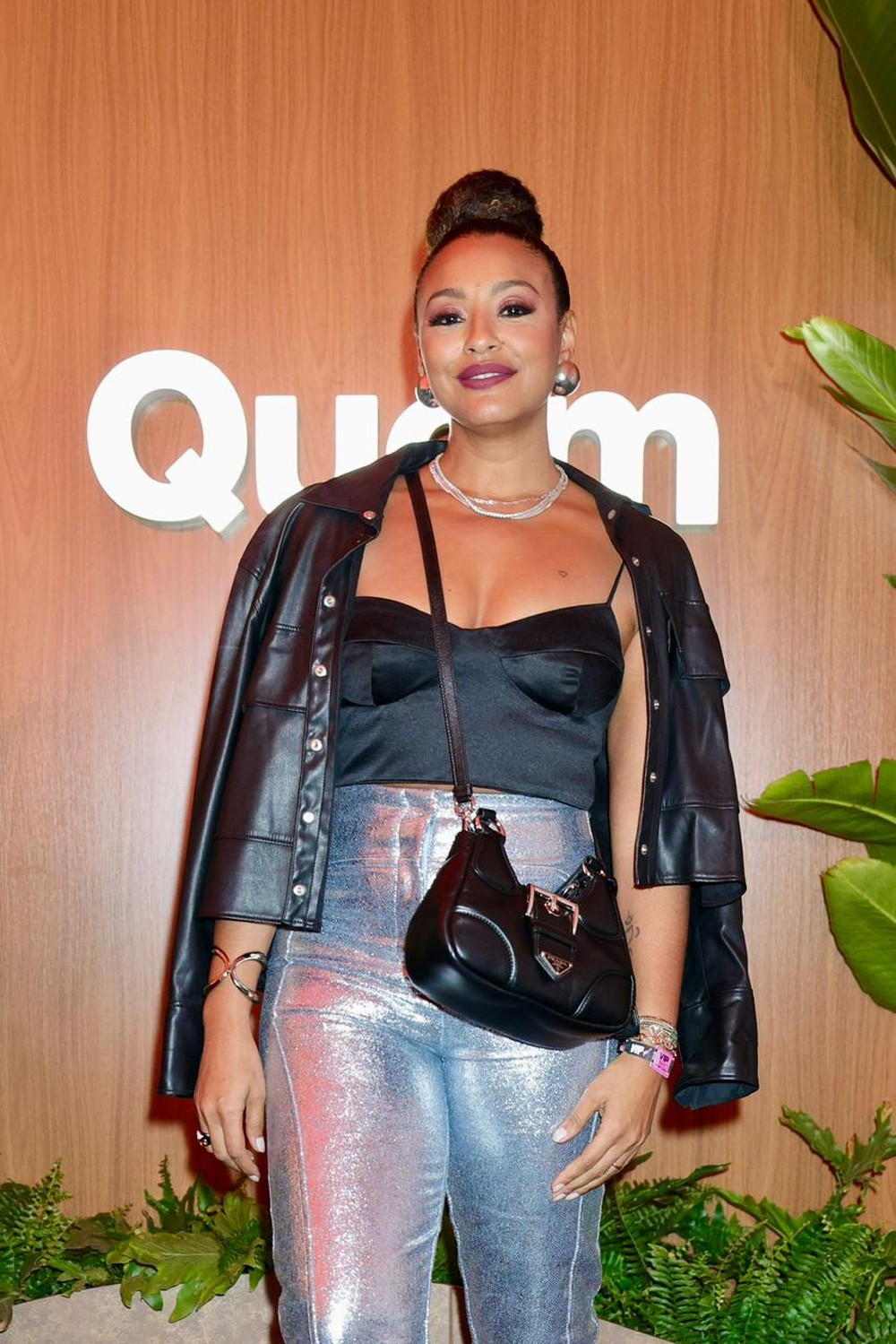 Sheron Menezzes curte 'vale night' com amigos e diz: 'Conheci meu marido no Rock in Rio'