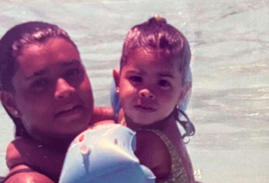 Bela Gil faz homenagem à irmã Preta Gil, que morreu aos 50 anos