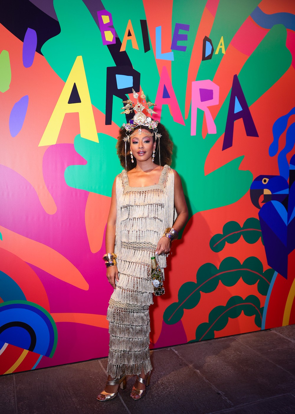 Famosos usam looks inusitados e extravagantes no Baile da Arara, no Rio ...