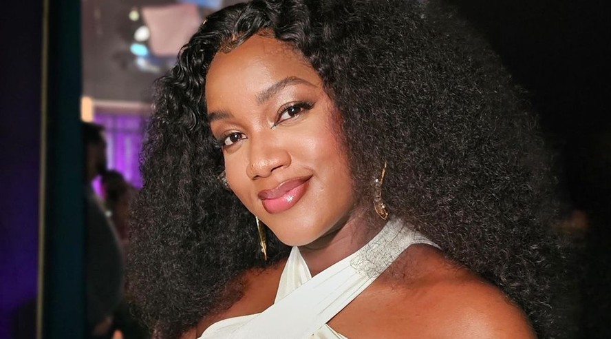 IZA faz primeiro post após nascimento de Nala e mostra mãozinha da filha