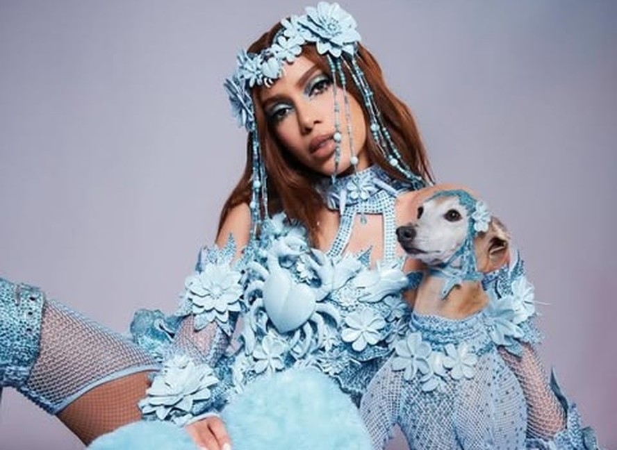 Anitta se inspira no signo de câncer e fantasia Plínio para 'Ensaios'