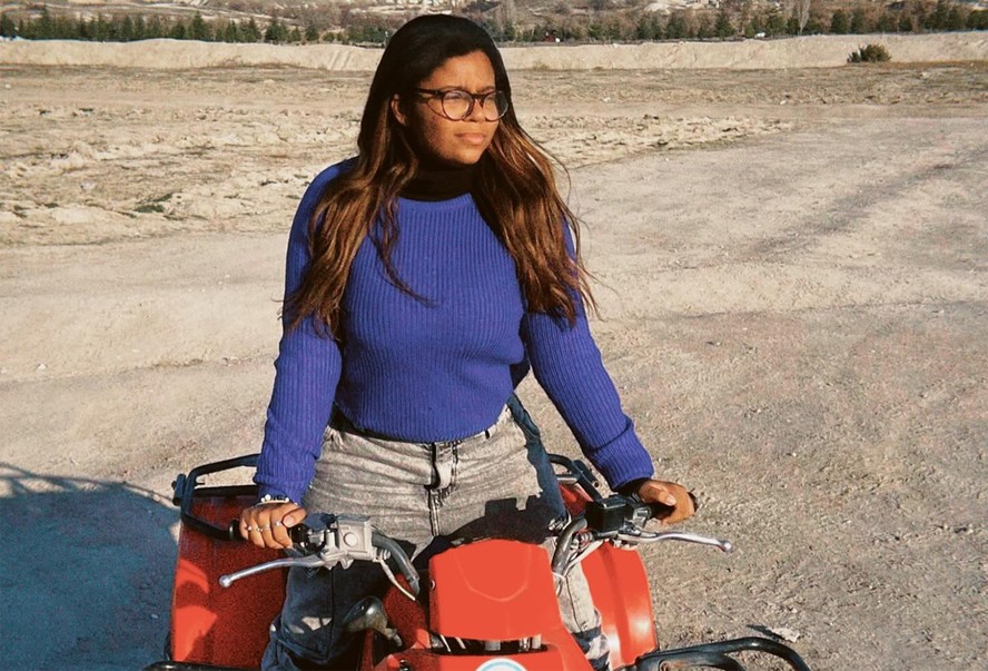 Aos 17, filha de Gloria Maria faz viagem pela Turquia e abre álbum