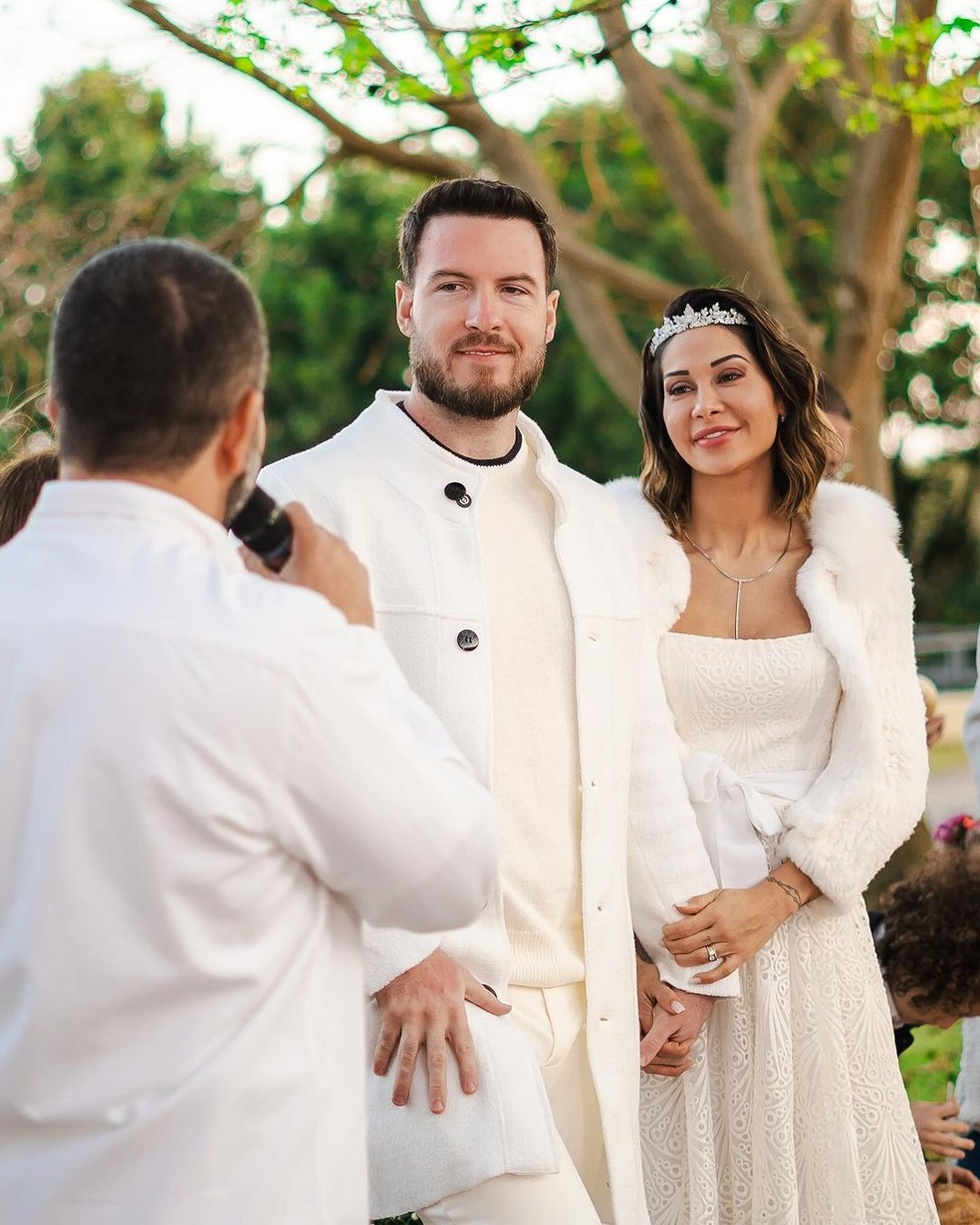 Thiago Nigro abre álbum de fotos de renovação de votos em bodas de ...