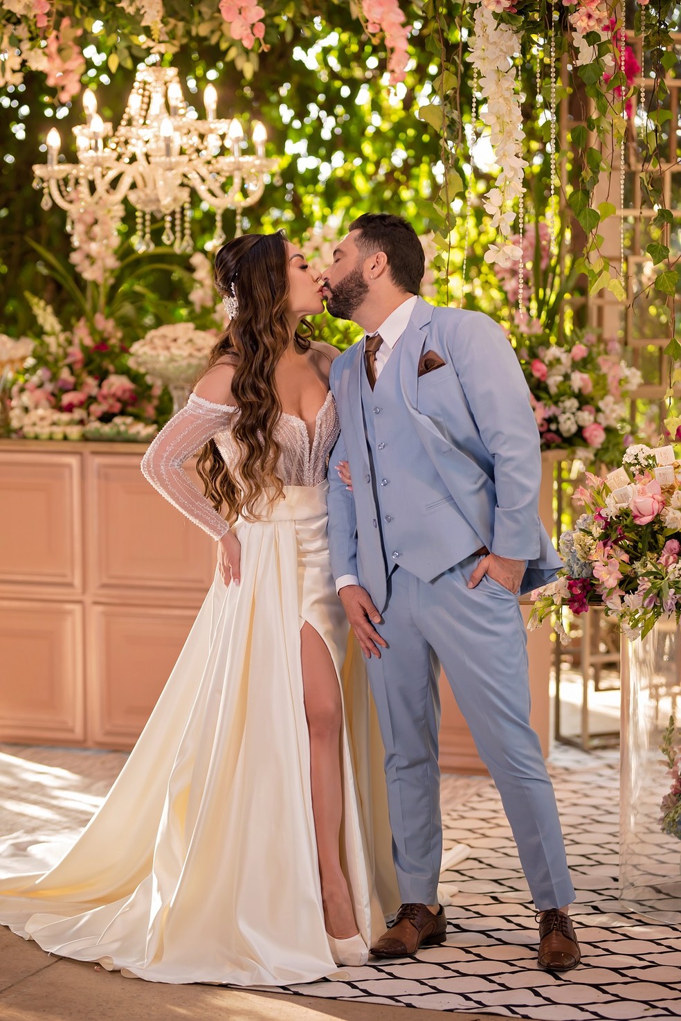 Sertanejo Edson renova votos de casamento com Deia Cypri após 10 anos ...