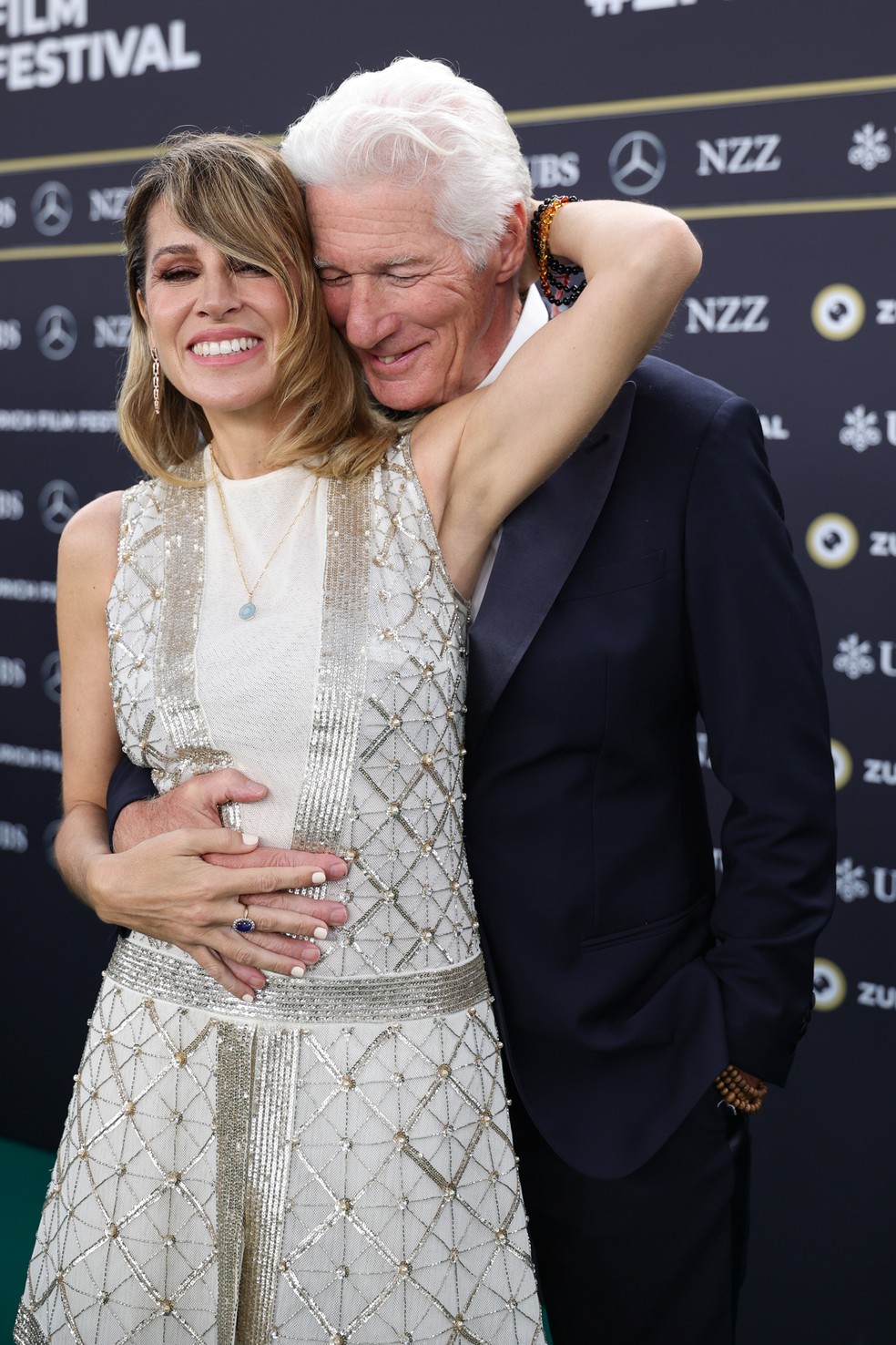 Richard Gere e a esposa roubam a cena com maior clima de romance em ...