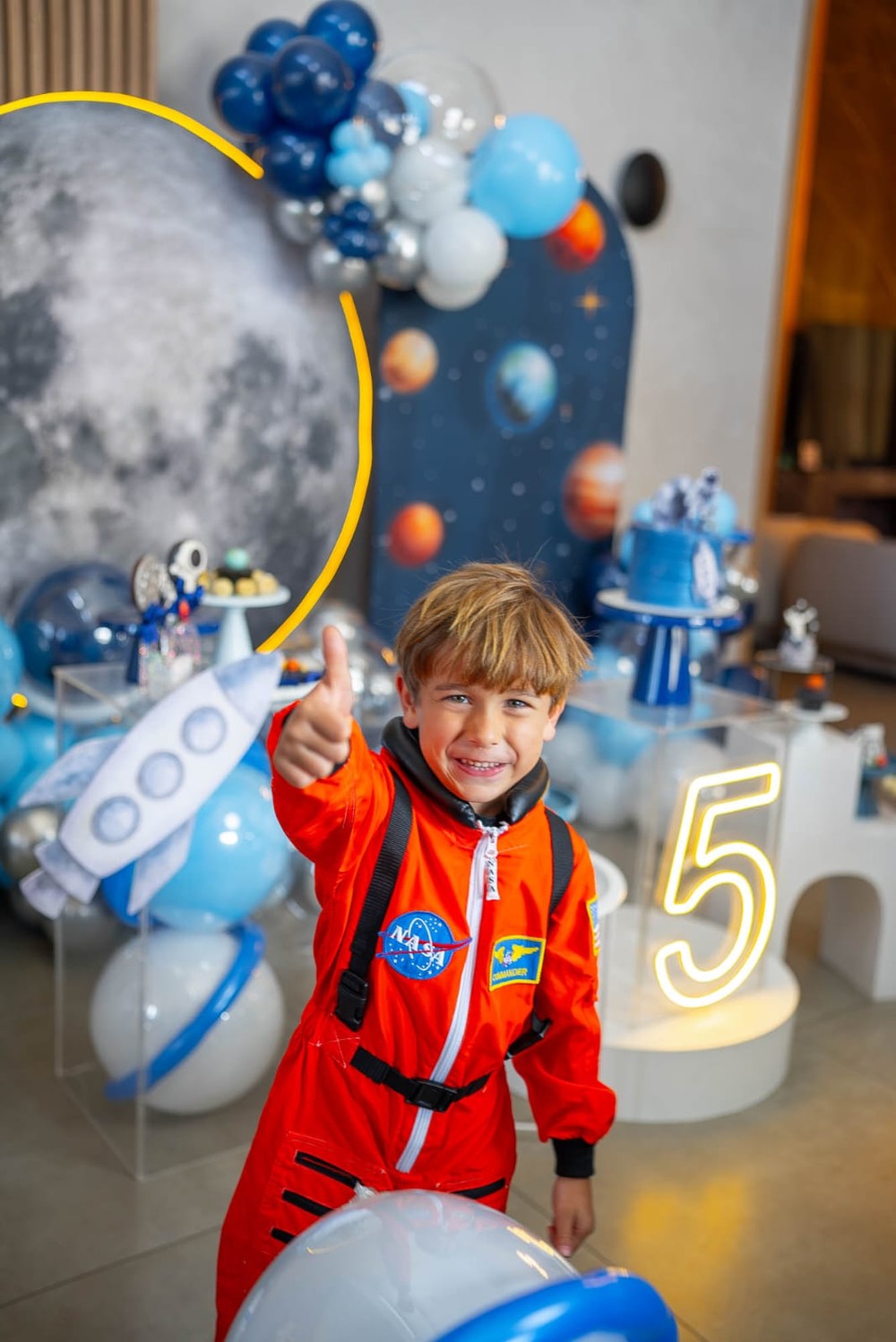 Julio Rocha e Karoline Kleine celebram 5 anos do filho com tema ...