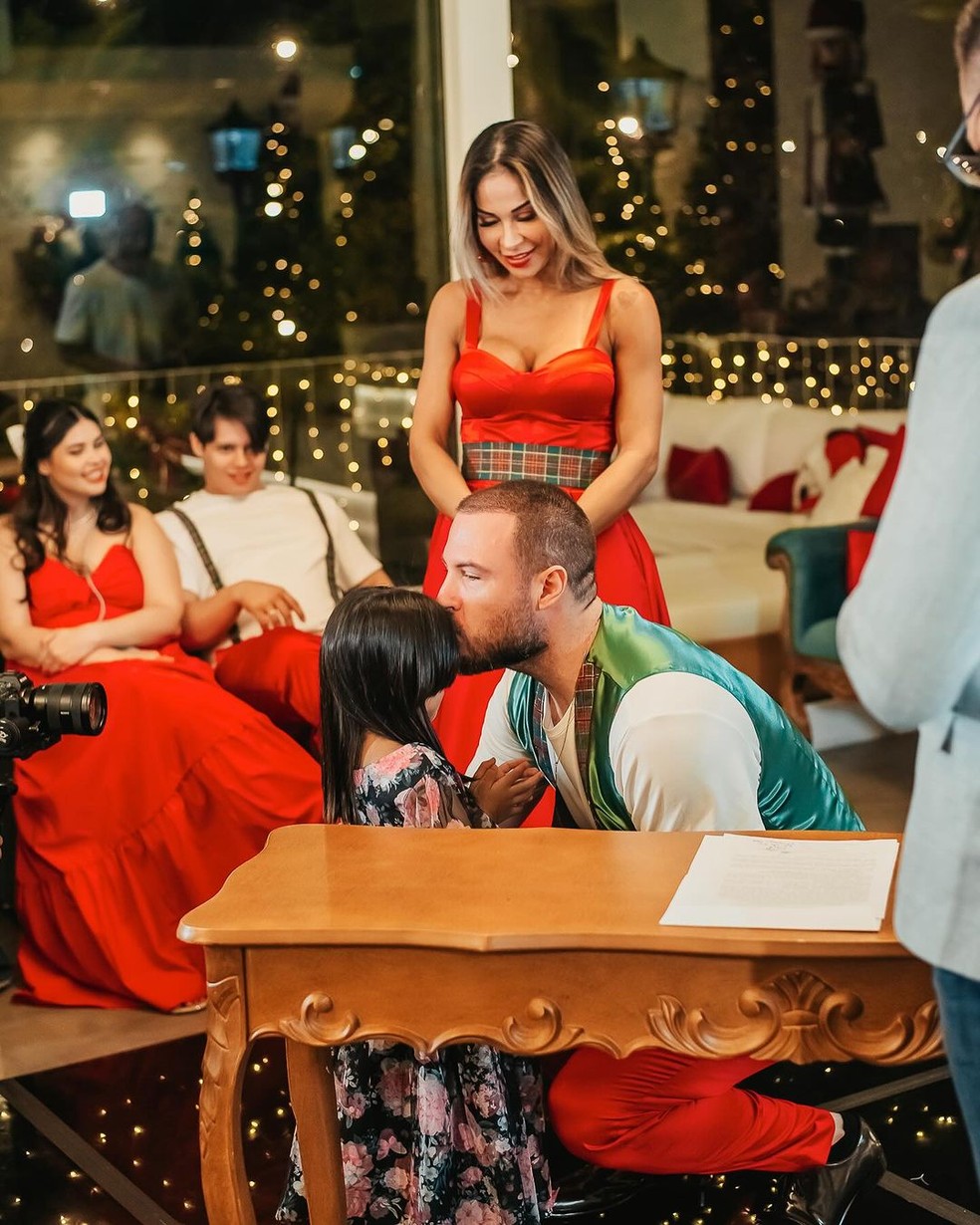 Thiago Nigro e Maíra Cardi celebram casamento civil no Natal: 'Comunhão total de bens'